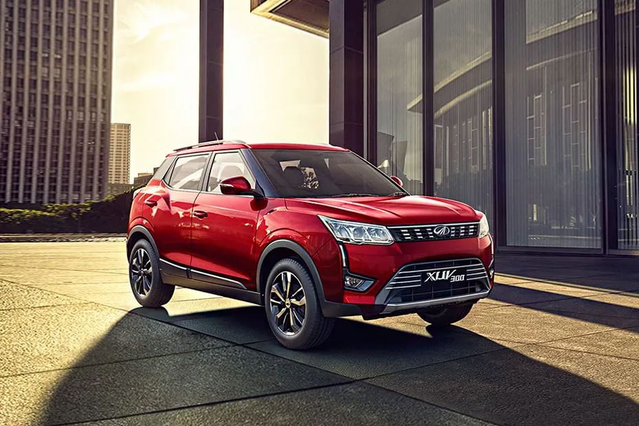 Mahindra XUV300 W8 Price in India 2024, Full Specs & Review | Smartprix