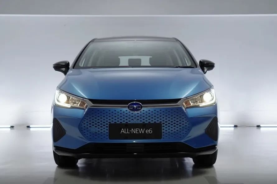 BYD E6 Price in India 2025, Full Specs & Review | Smartprix
