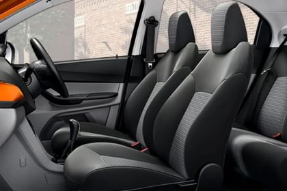 Tata Tiago XE Price in India 2025, Full Specs & Review | Smartprix