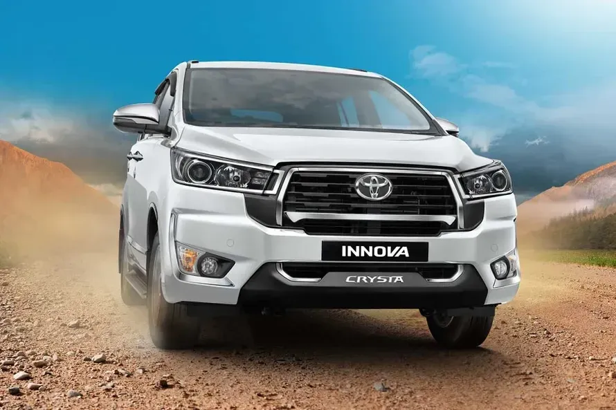 Toyota Innova Crysta G 7 STR - Price in India (Apr 2026), Specs ...