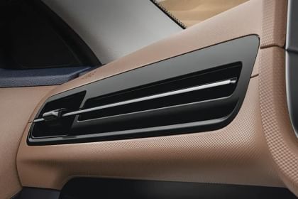 Hyundai Alcazar Signature 6Str DCT Price in India 2025, Full Specs ...