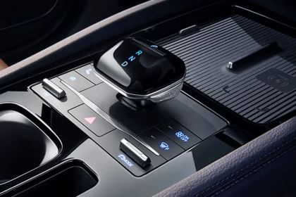 BYD eMAX 7 Premium 6 Str Price in India 2025, Full Specs & Review ...