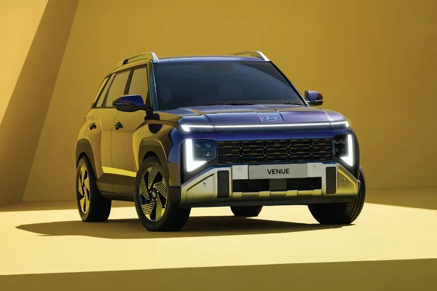 Hyundai Venue HX6 Price in India 2026, Full Specs & Review | Smartprix