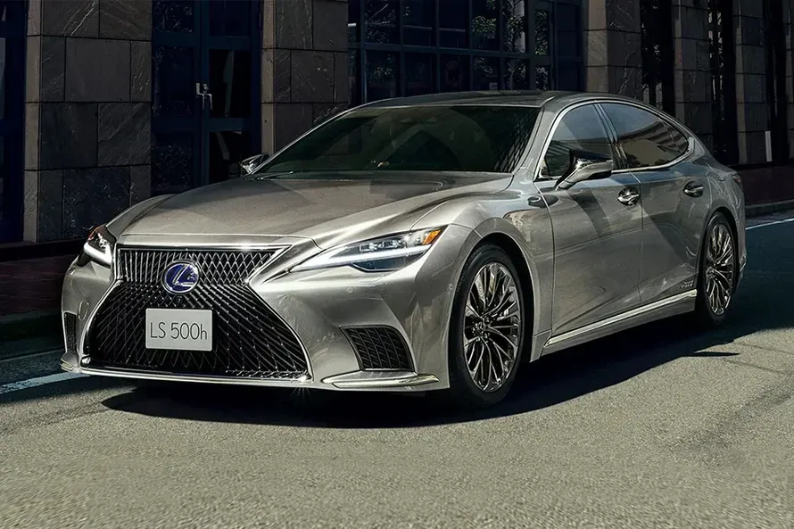 Lexus LS Price in India 2025, Full Specs & Review | Smartprix