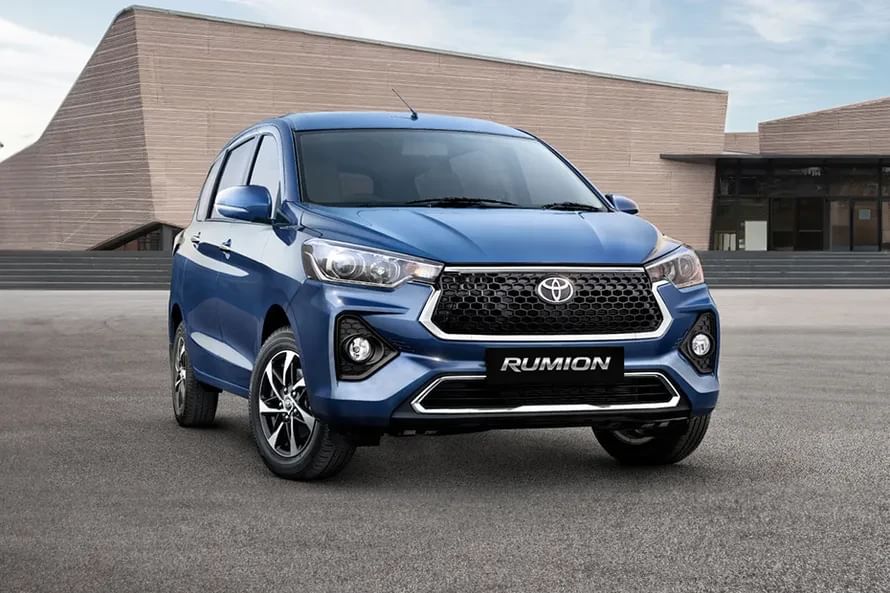 Toyota Rumion Price in India 2025, Full Specs & Review | Smartprix