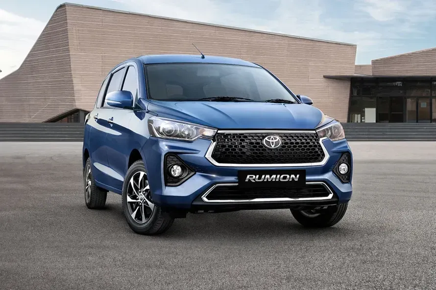 Toyota Rumion Price in India 2025, Full Specs & Review | Smartprix