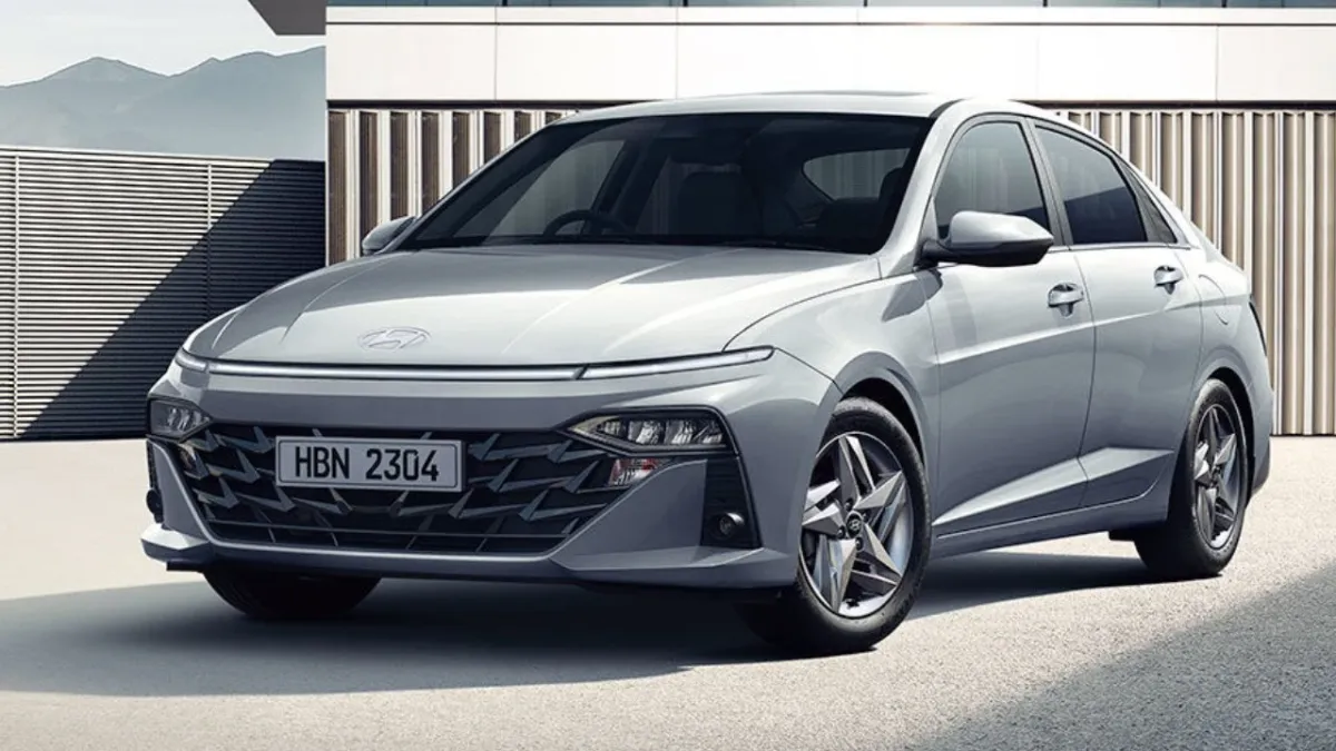 Hyundai Accent Price in India 2026, Full Specs & Review | Smartprix