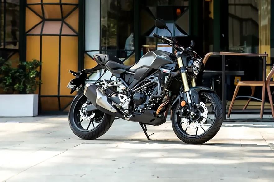 Honda CB300R Price in India 2025, Full Specs & Review | Smartprix