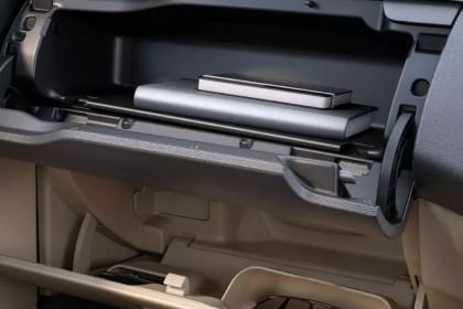 Renault Triber RXZ Price in India 2024, Full Specs & Review | Smartprix