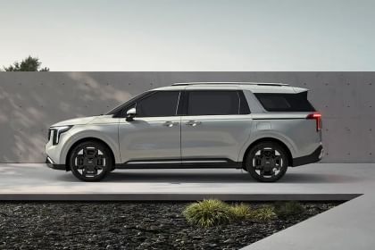 Kia Carnival Limousine Plus Price in India 2025, Full Specs & Review ...