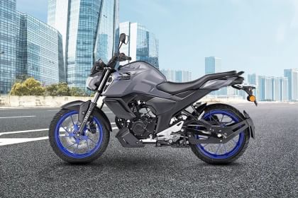 Yamaha FZS-FI V4 DLX Price in India 2025, Full Specs & Review | Smartprix