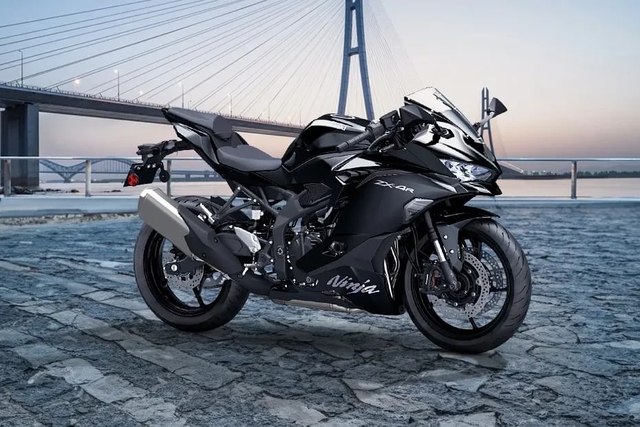 Kawasaki Ninja ZX-4R Price in India 2024, Full Specs & Review | Smartprix