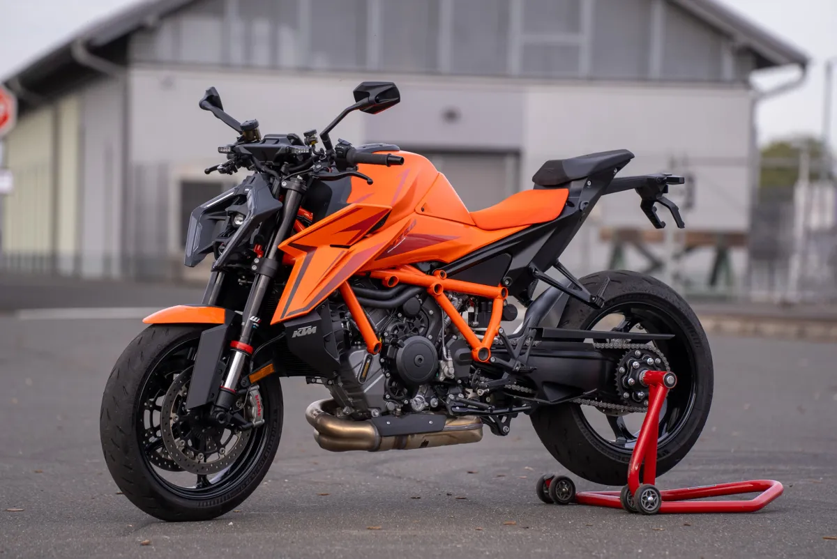 KTM 1390 Super Duke R Price in India 2025, Full Specs & Review | Smartprix