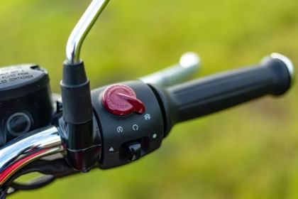 Royal Enfield Classic 350 Commando Sand Price in India 2025, Full Specs ...