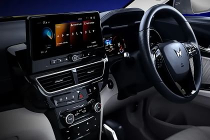 Mahindra XUV 3XO AX5 Price in India 2025, Full Specs & Review | Smartprix