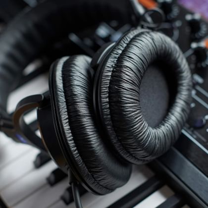 Roland RH-200 Monitor Wired Headphones Price in India 2024, Full Specs ...