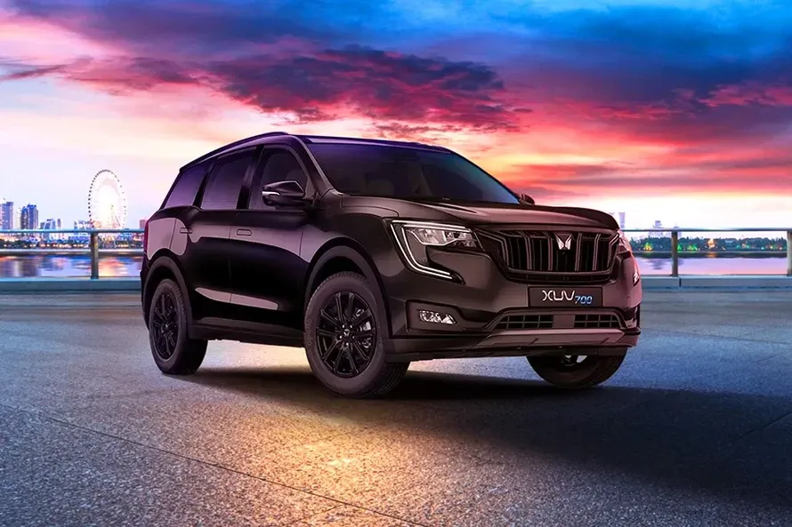 Mahindra XUV700 AX7 Ebony Edition Price in India 2025, Full Specs ...