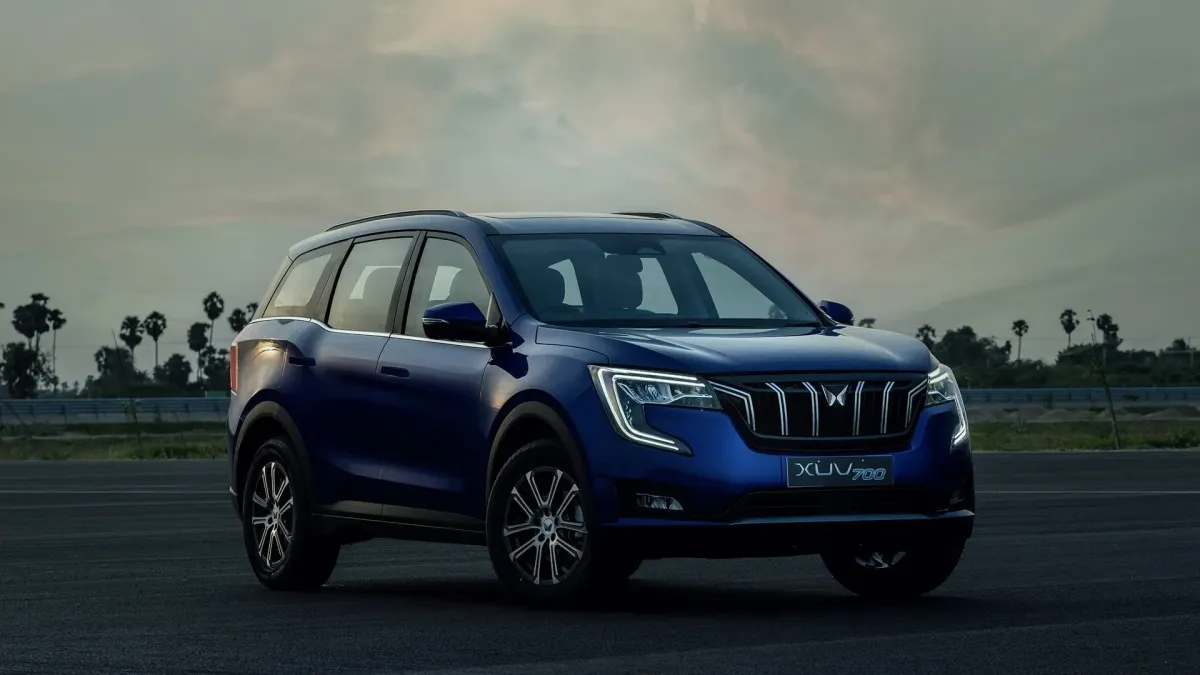 Mahindra XUV700 AX5 Price in India 2025, Full Specs & Review | Smartprix