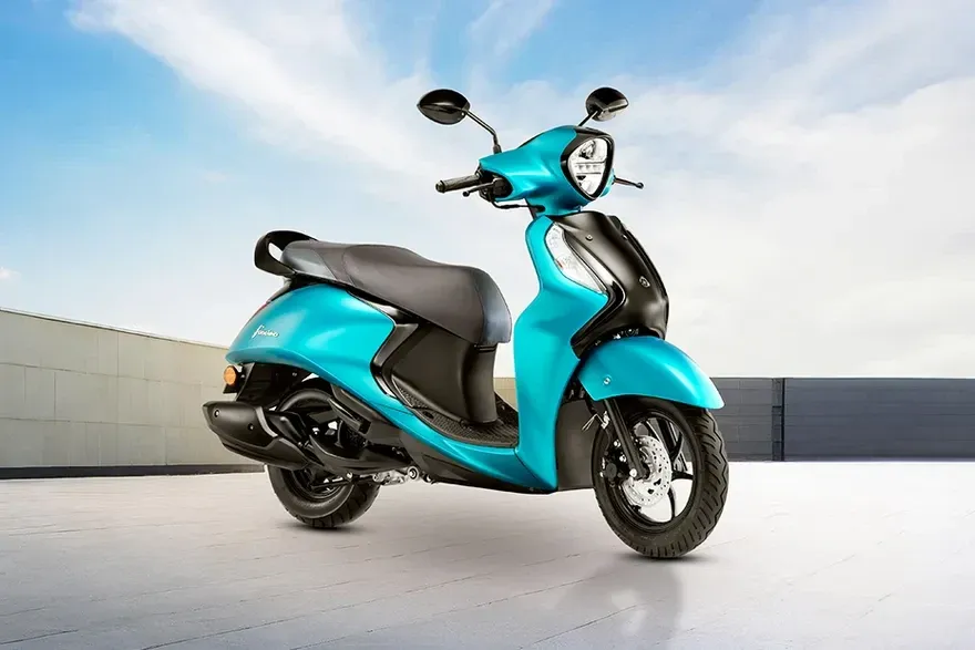 Yamaha Fascino 125 Fi Hybrid Disc Price in India 2025, Full Specs & Review | Smartprix
