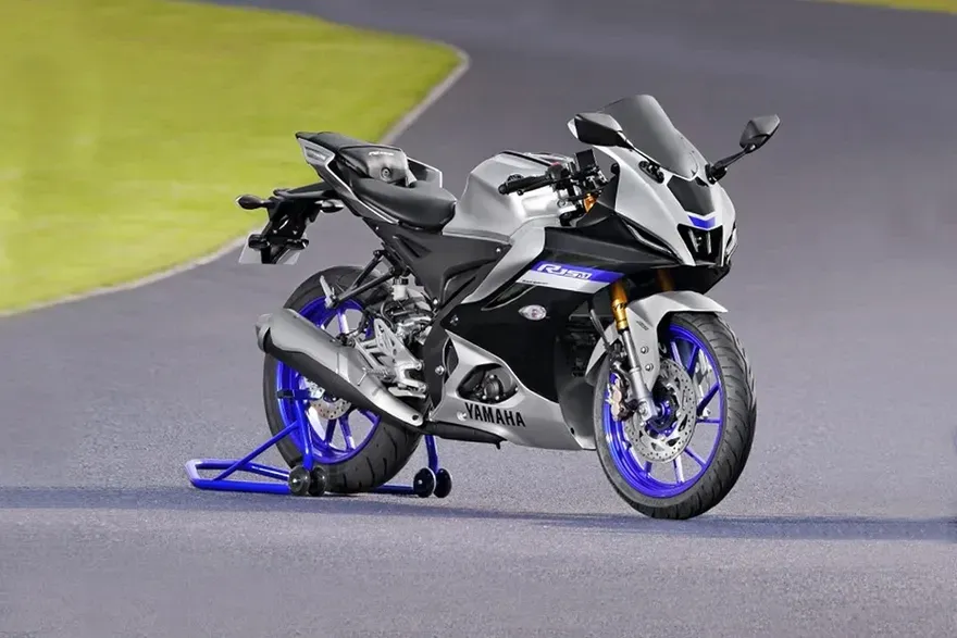 Yamaha R15 V4 Price in India 2025, Full Specs & Review | Smartprix