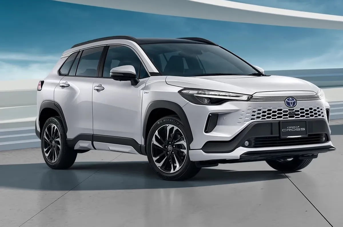 Toyota Corolla Cross Price in India 2025, Full Specs & Review | Smartprix