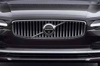 Volvo S90 B5 Ultimate Price in India 2025, Full Specs & Review | Smartprix
