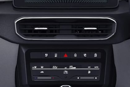 Skoda Kylaq Signature Price in India 2025, Full Specs & Review | Smartprix