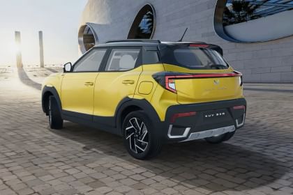 Mahindra XUV 3XO AX5 Price in India 2025, Full Specs & Review | Smartprix