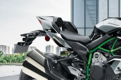 Kawasaki Ninja H2R Price in India 2025, Full Specs & Review | Smartprix