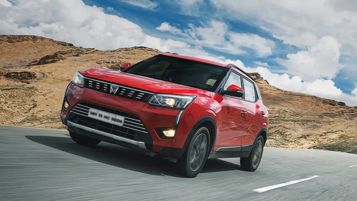 Mahindra XUV300 Price in India 2025, Full Specs & Review | Smartprix