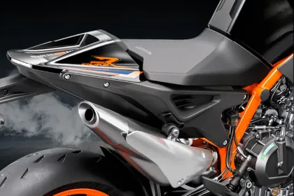 KTM 890 Duke R Price in India 2025, Full Specs & Review | Smartprix